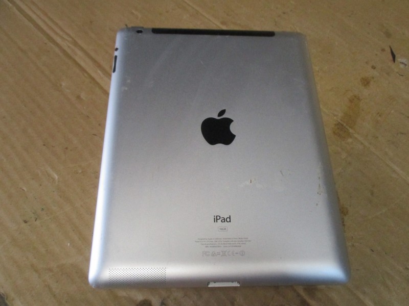 30.APPLE iPad A1430 -za delove
