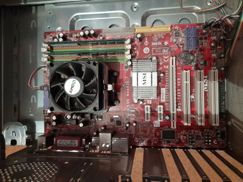 AMD 4400+nForce 520+2GB DDR2+KUĆIŠTE