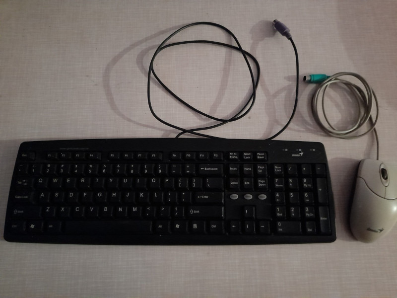 Genius PS2 crna tastatura i Genius PS2 beli miš