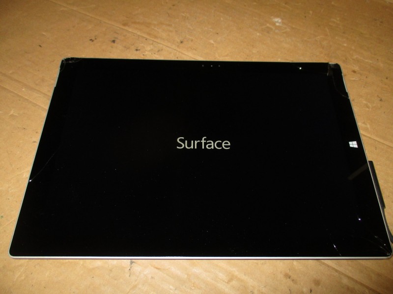 35.MICROSOFT Surface 128GB veliki tablet-citaj opis
