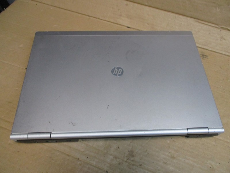 32.HP EliteBook 8560p laptop za delove