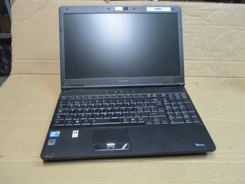 26.TOSHIBA TECRA A11-12D odlican laptop sa i5