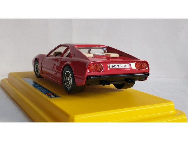 auto Burago FERRARI 308 GTB Made in Italy 1/24