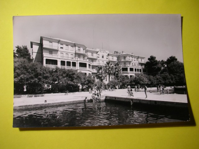 Kaštel Lukšić-Hotel Palace