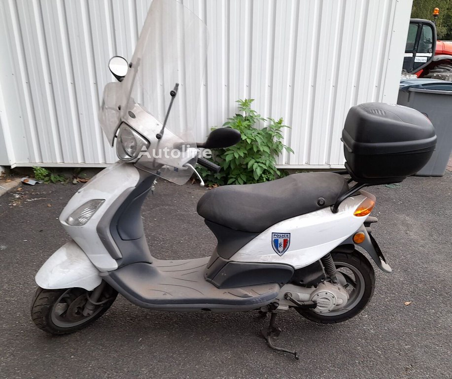 Prodaje se Reserve aux professionnels scooter piaggio annee 2007 4 634 skuter na aukciji
