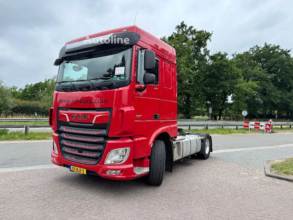 DAF XF 450 Spacecab tegljač