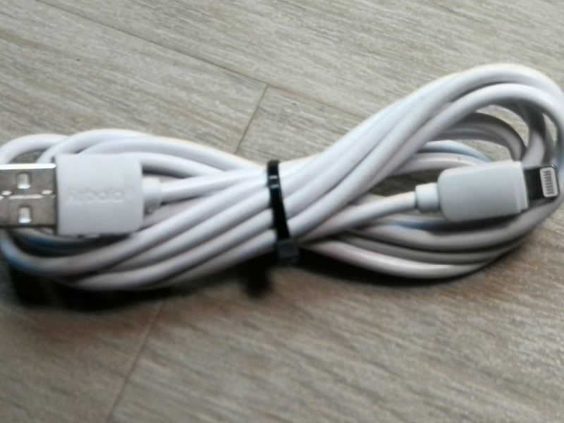 USB kabl sa Lightning konektorom - 200cm