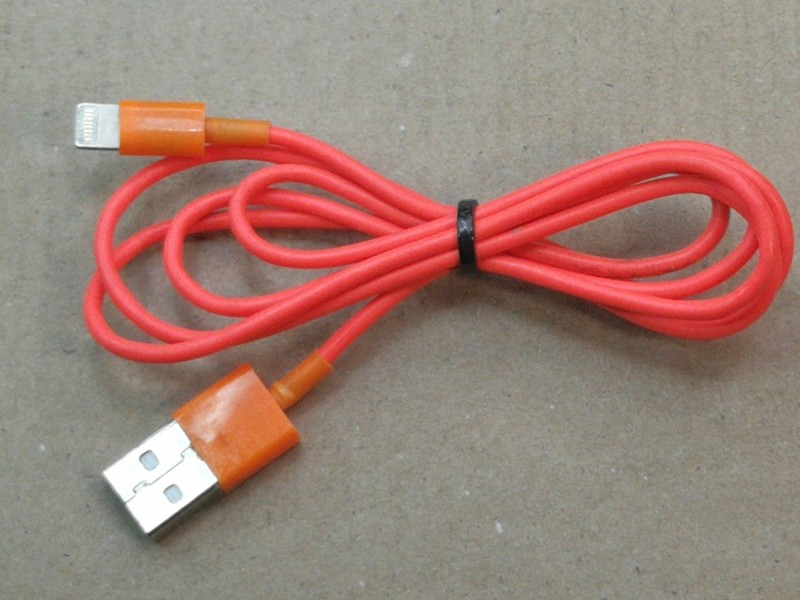 USB kabl sa Lightning konektorom