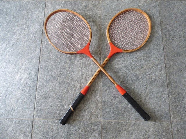 Stari drveni reketi za badminton