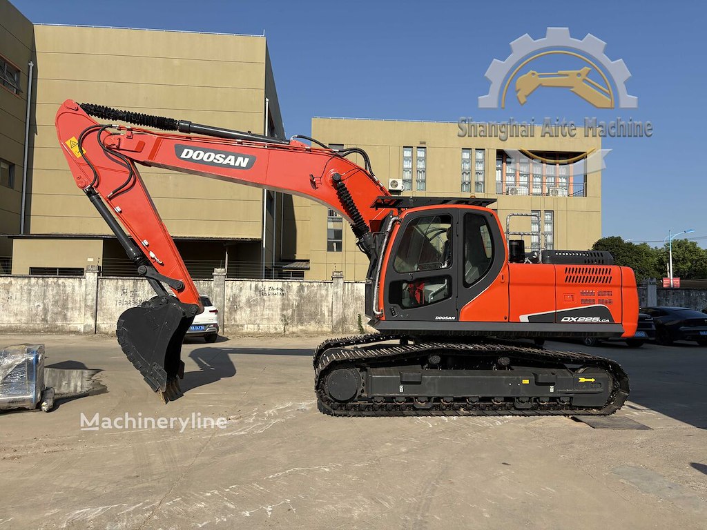 Doosan DX225LCA bager guseničar
