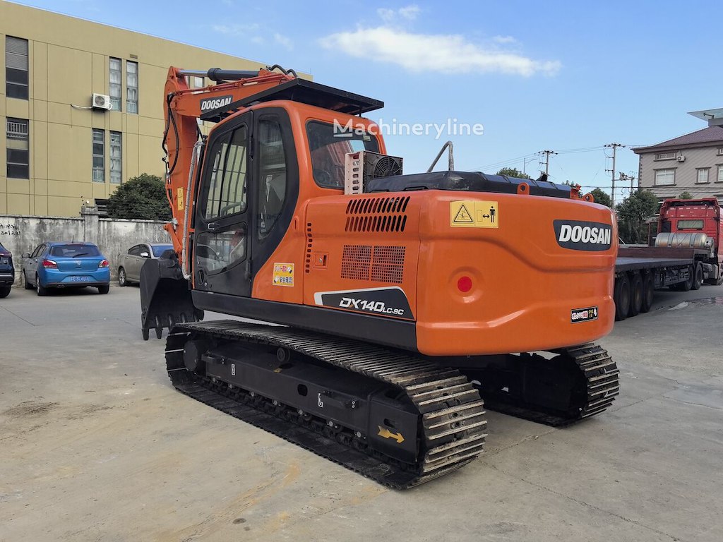 Doosan DX140 bager guseničar