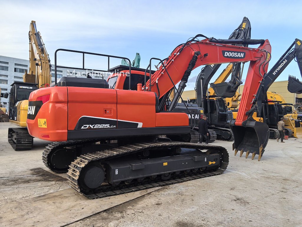 Doosan DX225LCA bager guseničar