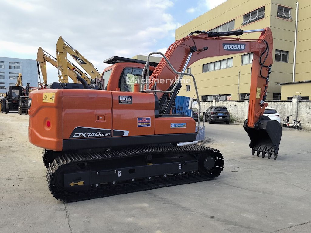 Doosan DX140 bager guseničar