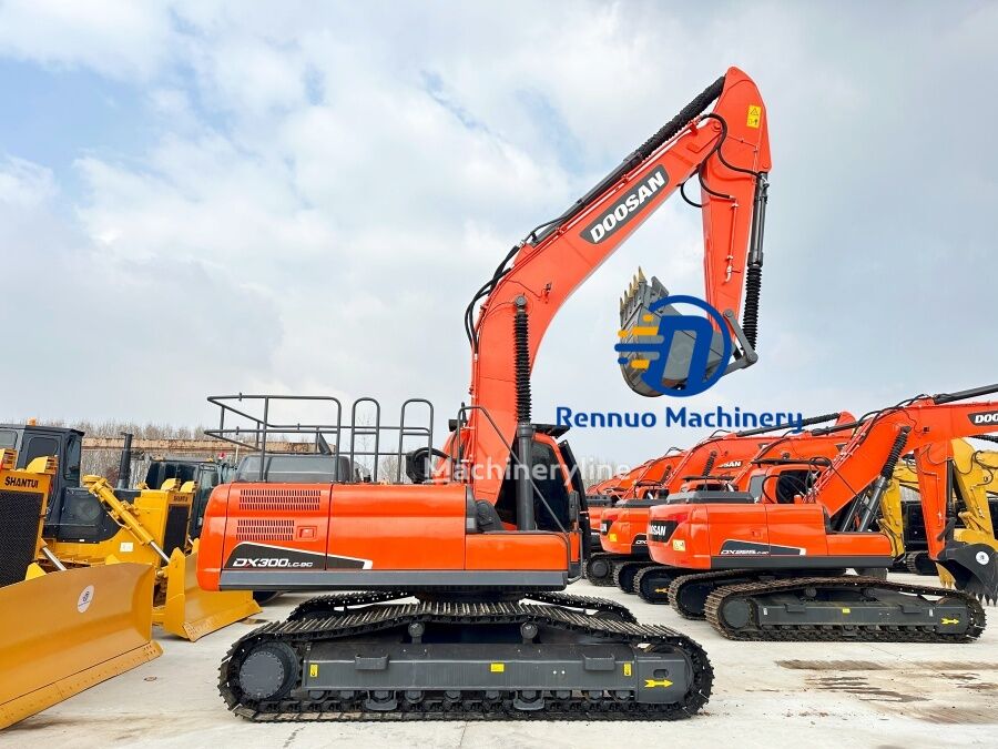 Doosan DX300 bager guseničar
