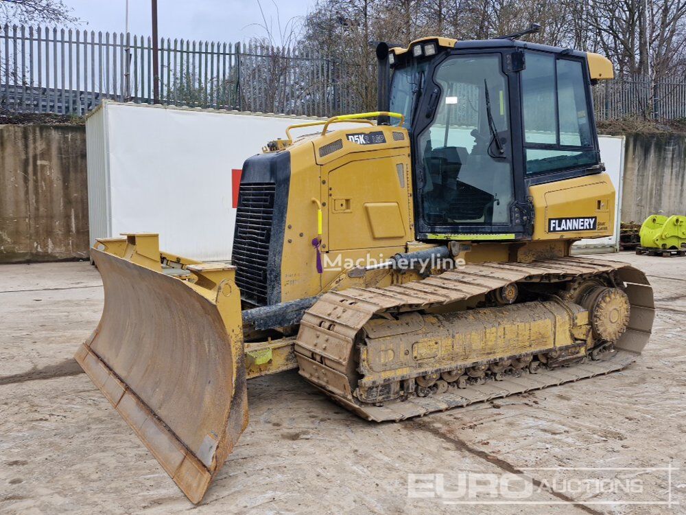 Prodaje se Caterpillar D5K buldožer na aukciji