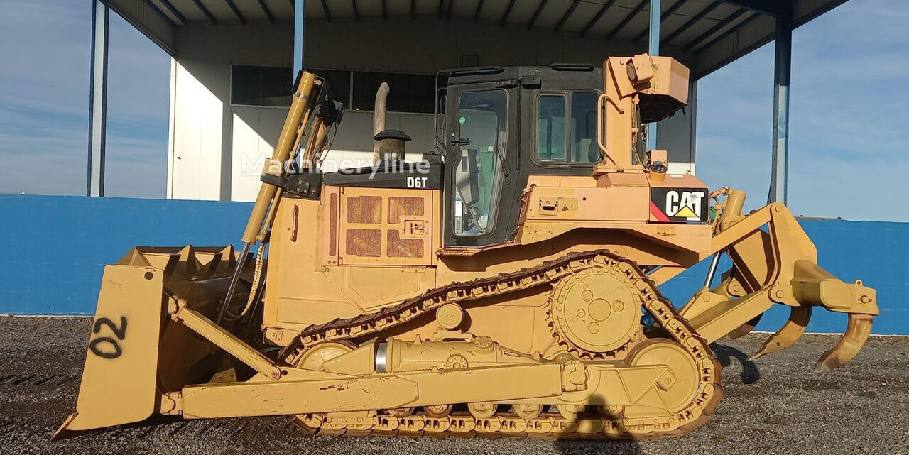 Caterpillar D6T buldožer