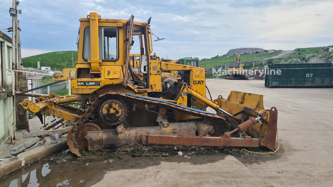 Caterpillar D4H buldožer po rezervnim delovima
