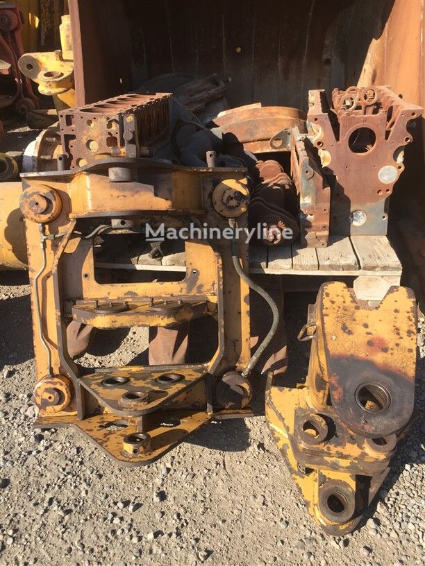 Frame swing bracket drugi rezervni deo karoserije za Komatsu WB98, WB98A, WB98A-2, 555 ,675, 692, 698, SYNTH TER 96, 898 bagera-utovarivača
