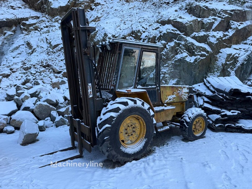 Prodaje se Massey Ferguson MFT 4x4 terrengtruck – 2,6 t – Lukket hytte – 1989 terenski viljuškar na aukciji