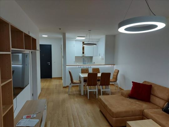West 65, Tadije Sondermajera, 60m2