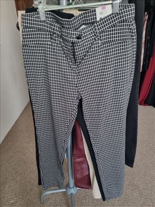 Zenske push up pantalone 22kom nove