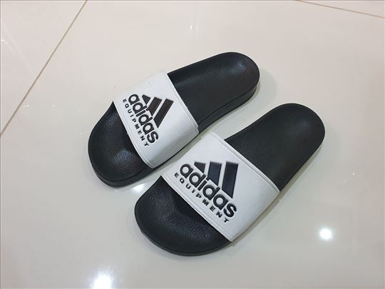 Adidas papuce br.37 crne ili bele Novo!