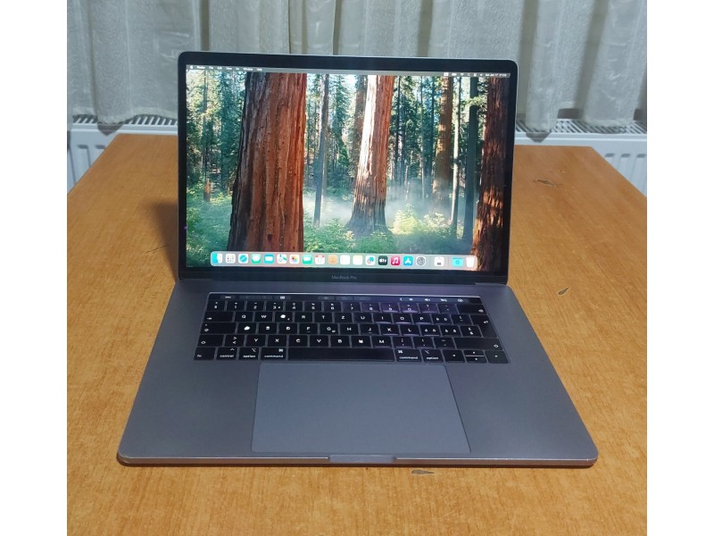 MacBook Pro A1990_15.4"_i7-8850H_16GB_SSD 512GB_AMD560X