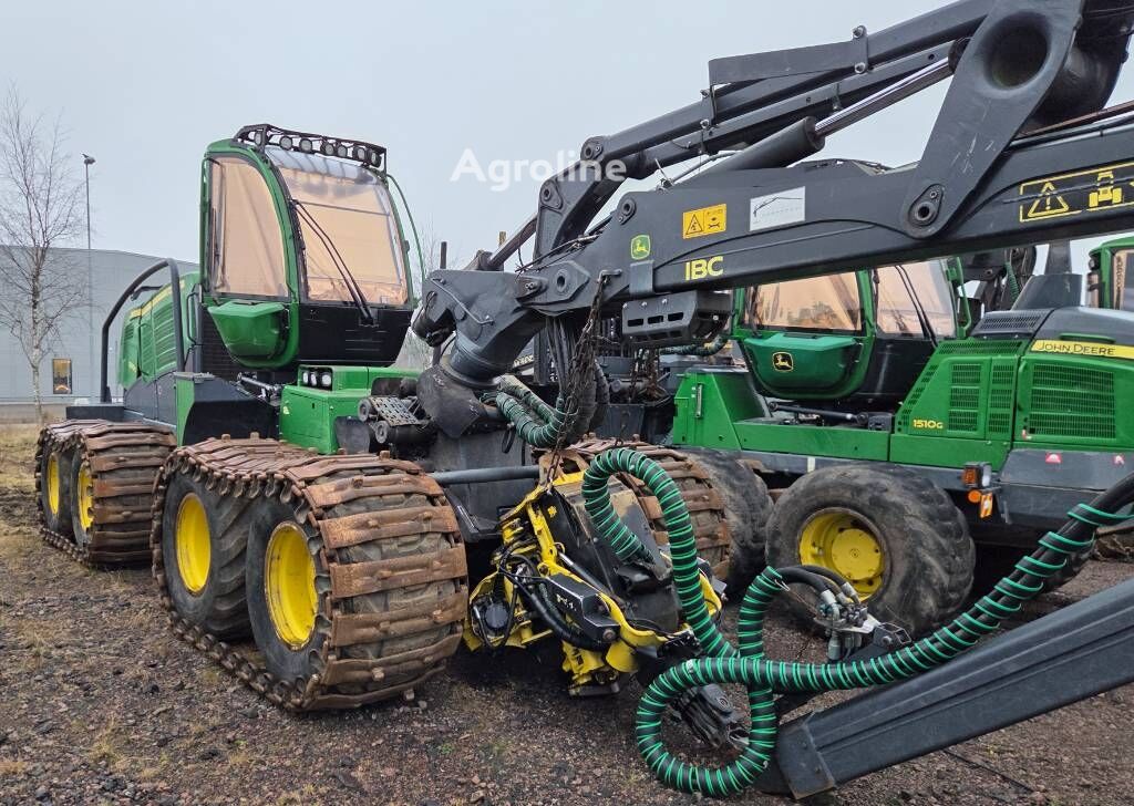 John Deere 1270 G harvester