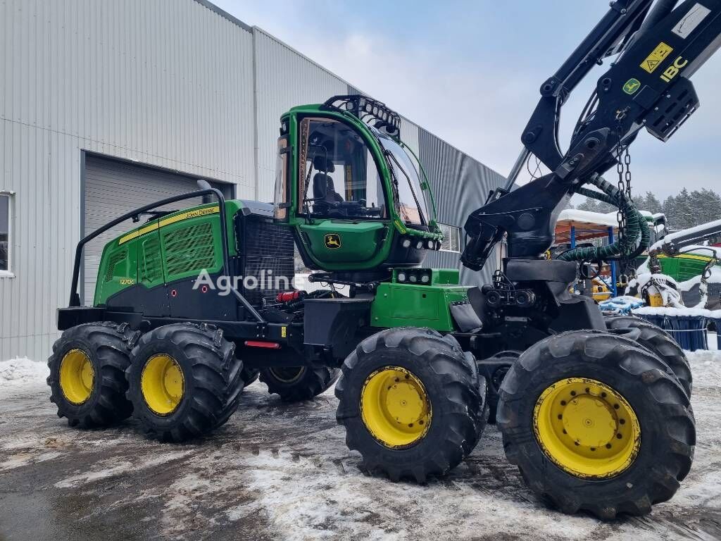 John Deere 1270 G harvester