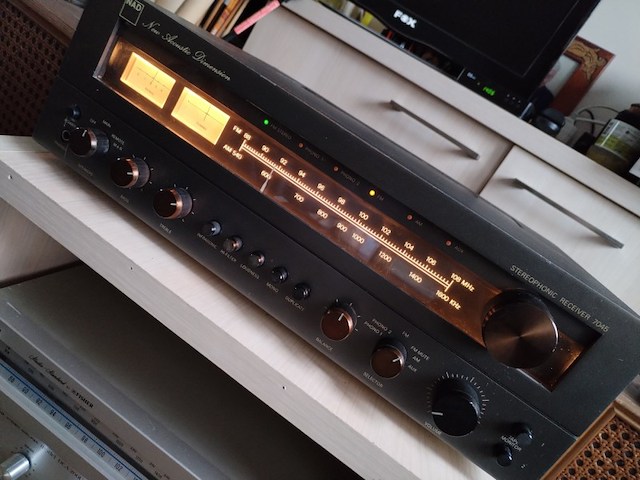 NAD 7045 AM/FM Stereophonic Receiver