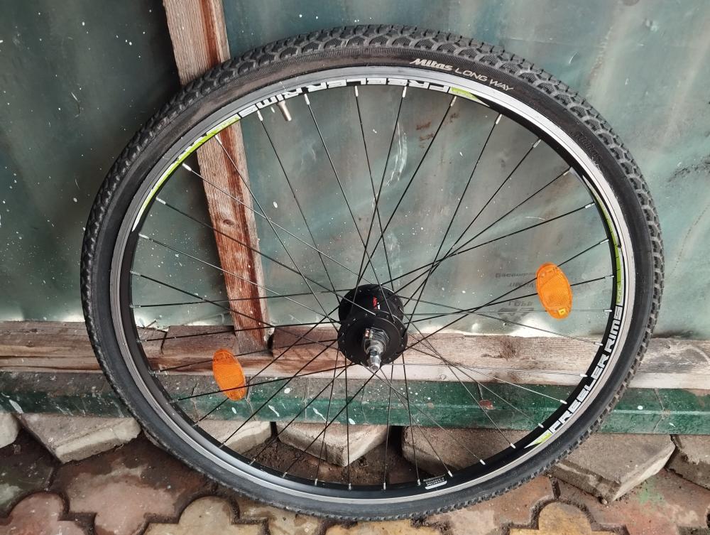 Shimano Nexus prednji točak sa dinamom + guma 28"