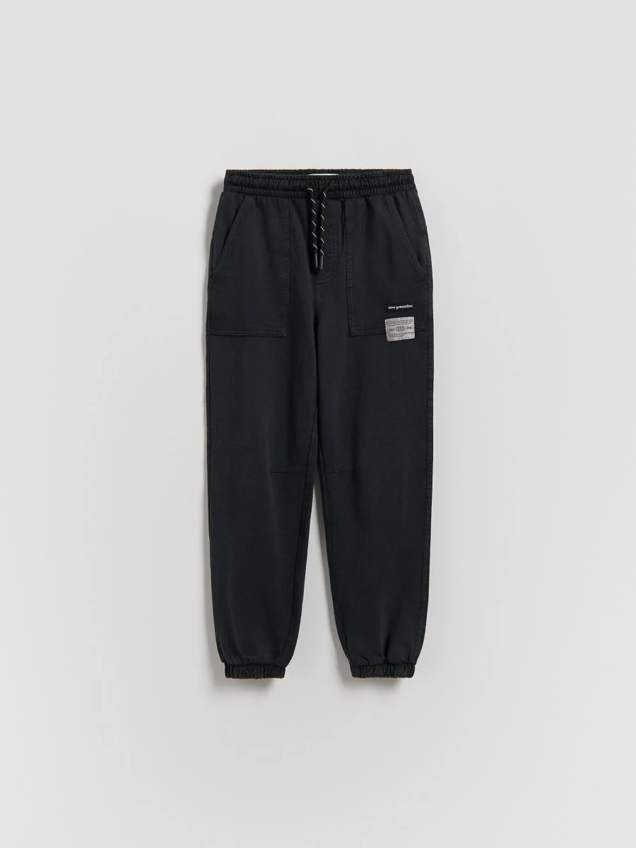 Jogger pantalone ispranog izgleda