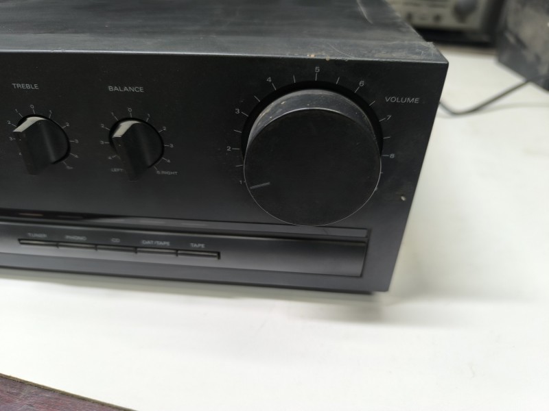 Grundig v101 pojačalo