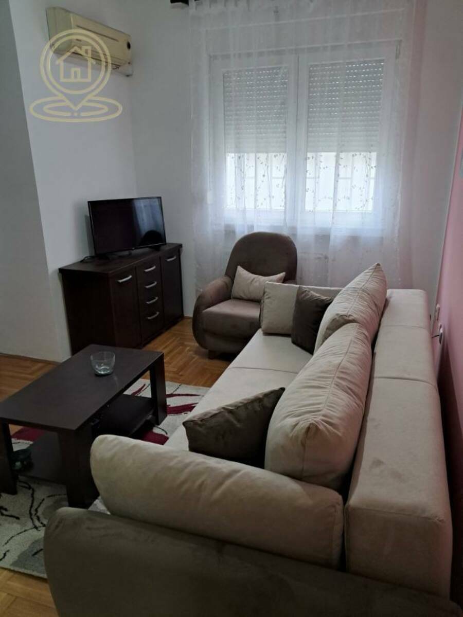 Izdavanje dvosobnog nameštenog stana 50m2 – Centar, Novi Sad – Prizemlje,