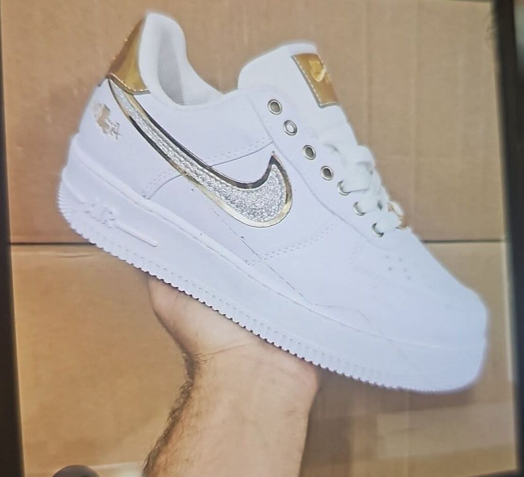 Od 36 do 41 velicina Bele sportske patike sa zlatnim detaljima -