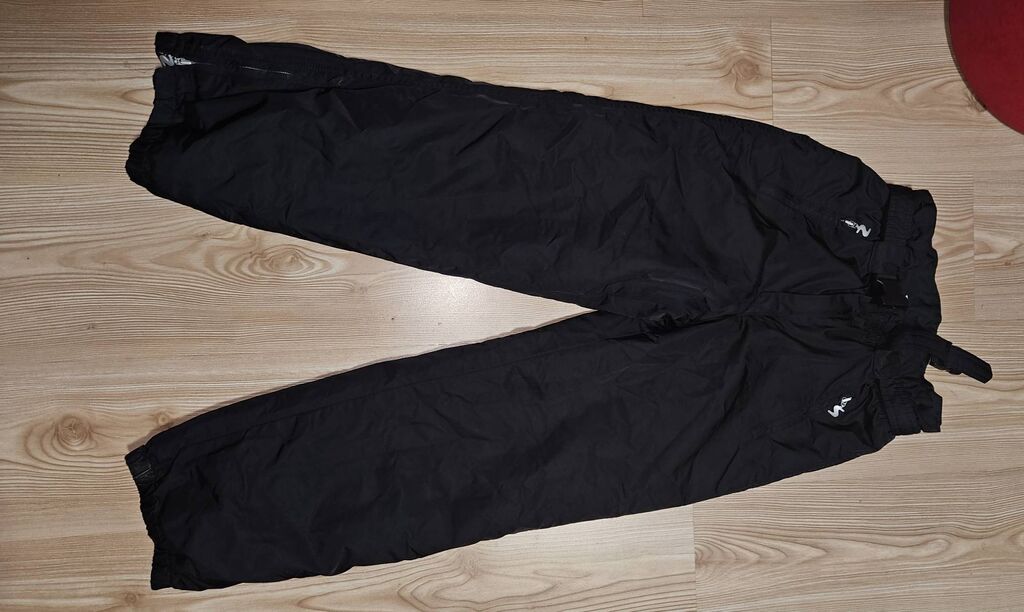 Ski pantalone za decu uzrasta 152 cm. Bez mane, crna boja