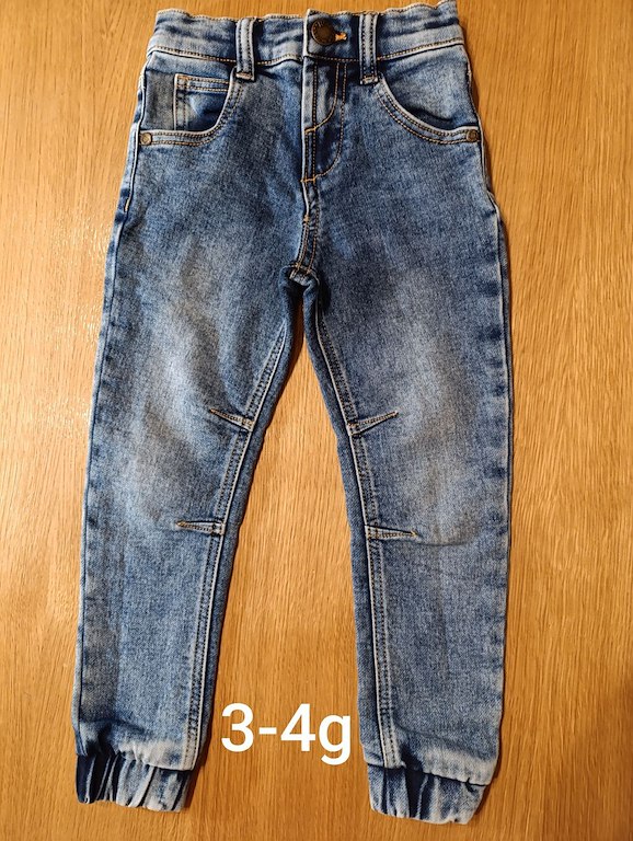 Decaci farmerke, pantalone, bermude,sorcevi.Cene do 500din, velicina