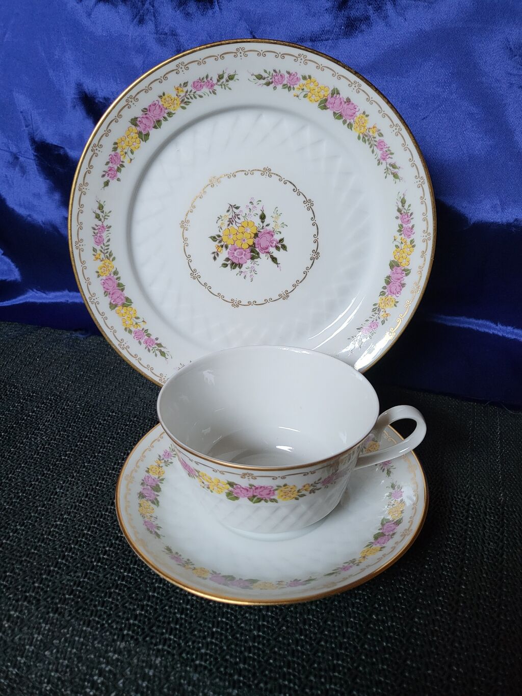 Set 1 Freiberger porcelan,Istocna Nemacka iz 70ih. Nemacki set