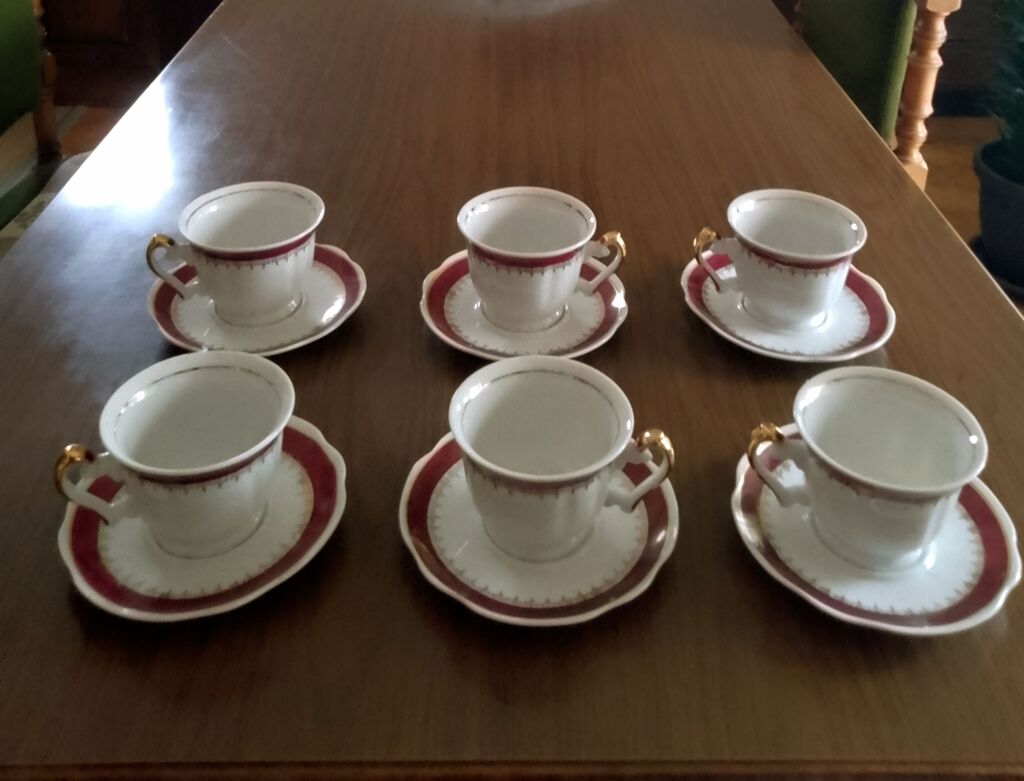 Kolekcionarski porcelanski set od 6 šoljica zapremine 0,2l sa tacnama