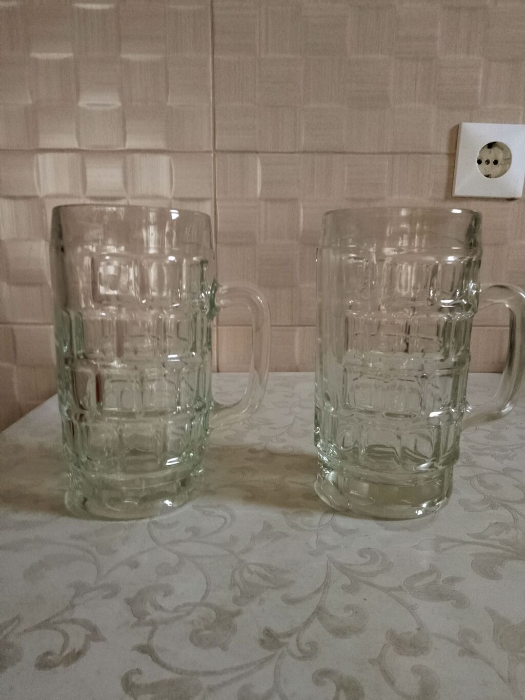Par od dve krigle za pivo zapremine 0,5l