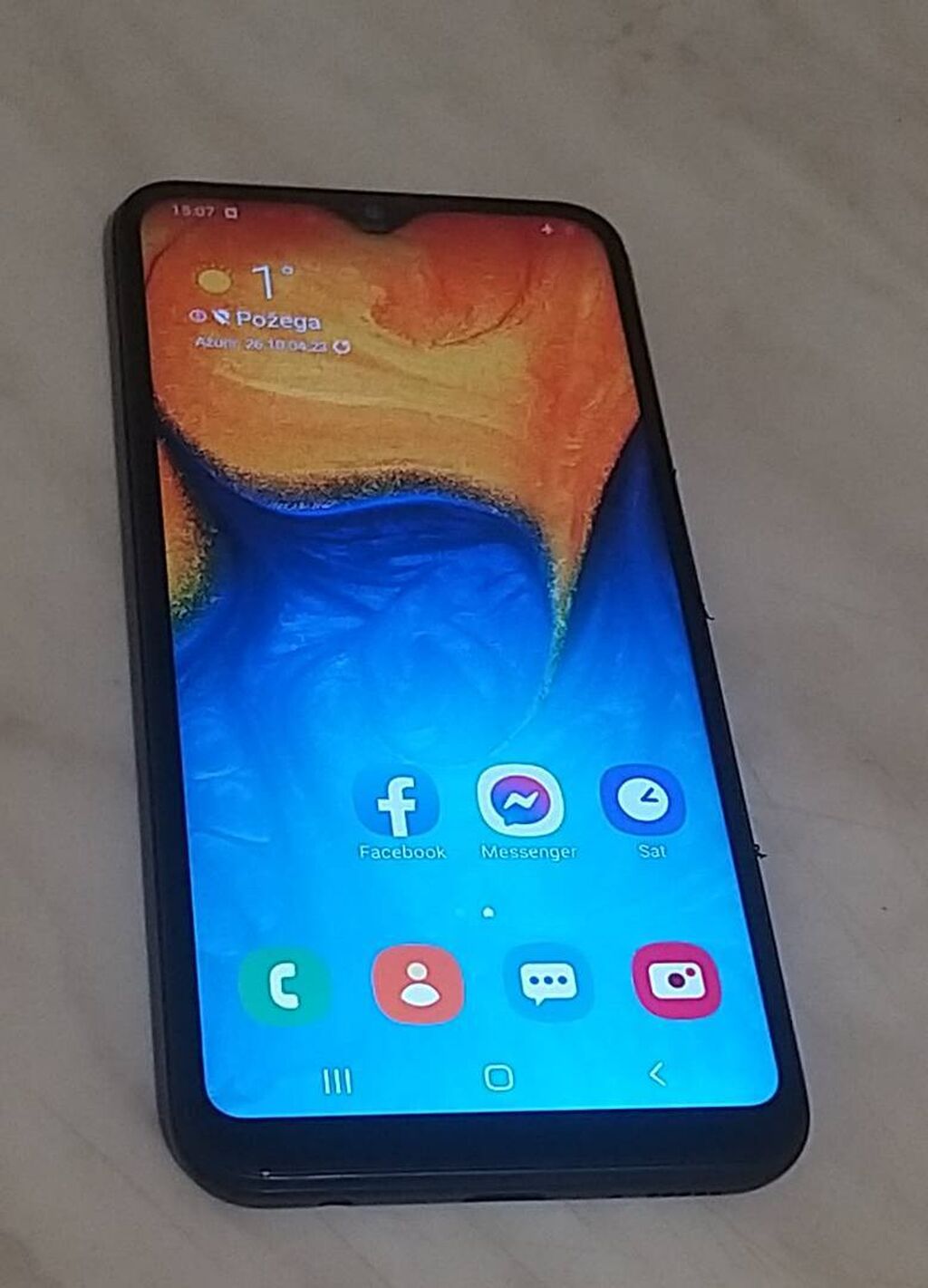 Samsung galaxy A20e ocuvan Kamere perfektne Baterija perfektna Zvuk