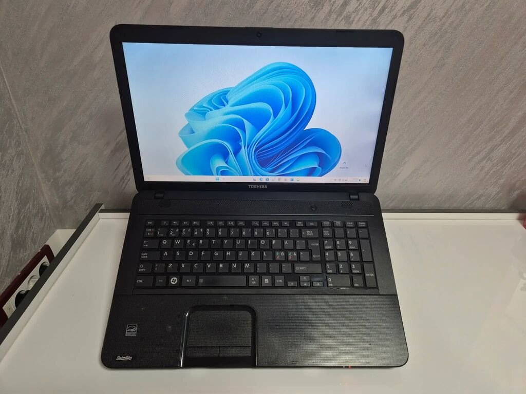 Toshiba Satellite laptop – 15.6" - Ekran: 15.6" LED, mat završna