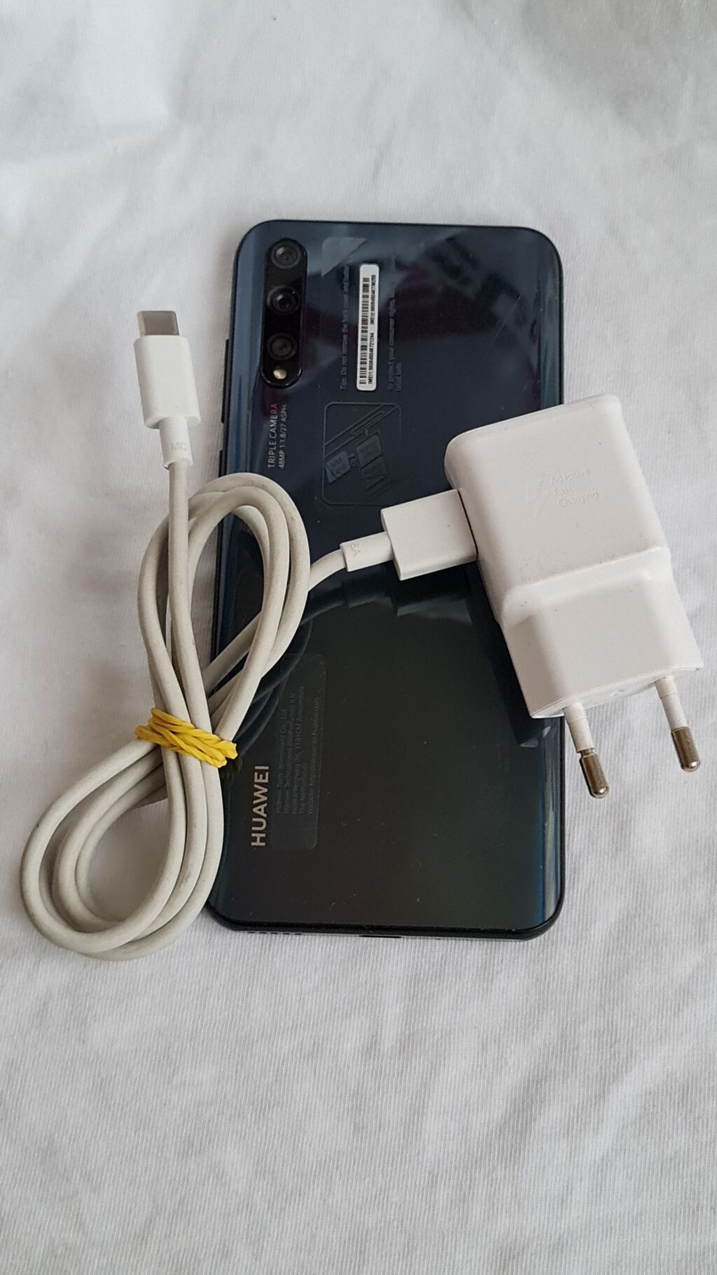 Huawei P smart S (model AQM-LX1) sa originalnim punjačem i USB-C