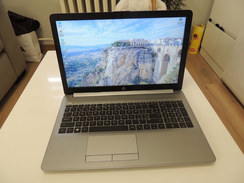 HP 250 G7/i5 8gen/8gb ddr4/15.6/1tb/3h bat/punjac orginal Odlcan