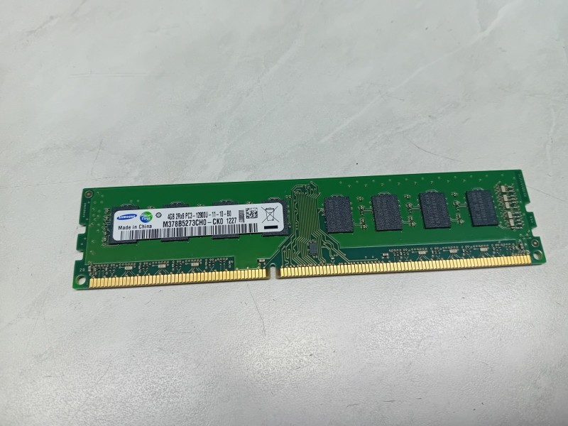 4gb ddr3 samsung 1600mhz ispravna