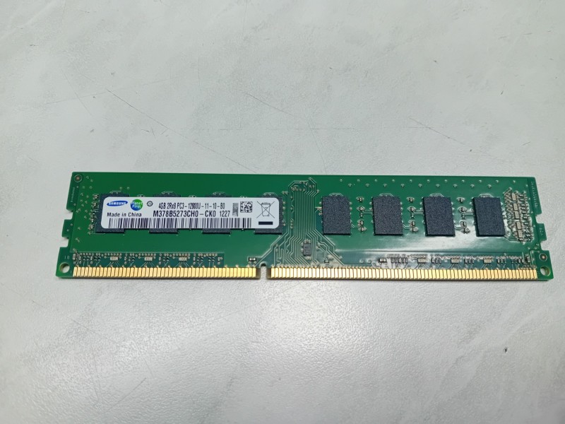 4gb ddr3 samsung 1600mhz ispravna