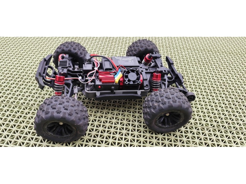 RC off-road automobil – ozbiljan model (bez daljinca)