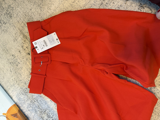 Zara pantalone novo