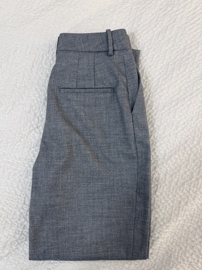 Zara sive elegantne pantalone Novo