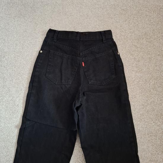 Levis vintage crne farmerke redizajn XS 34